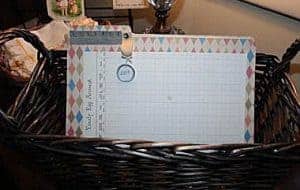 Desktop Pretty-Customized Manila Folders - The How-To Home