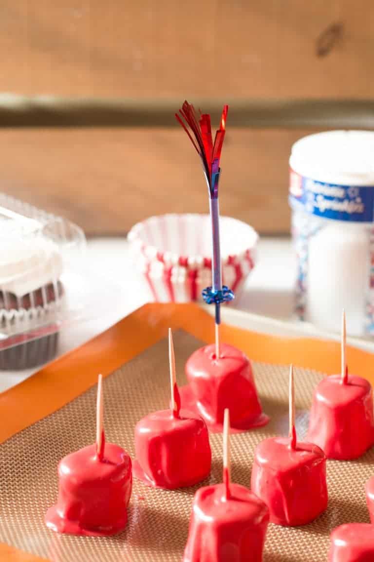 Easy to Make Firecracker Cupcakes - The How-To Home