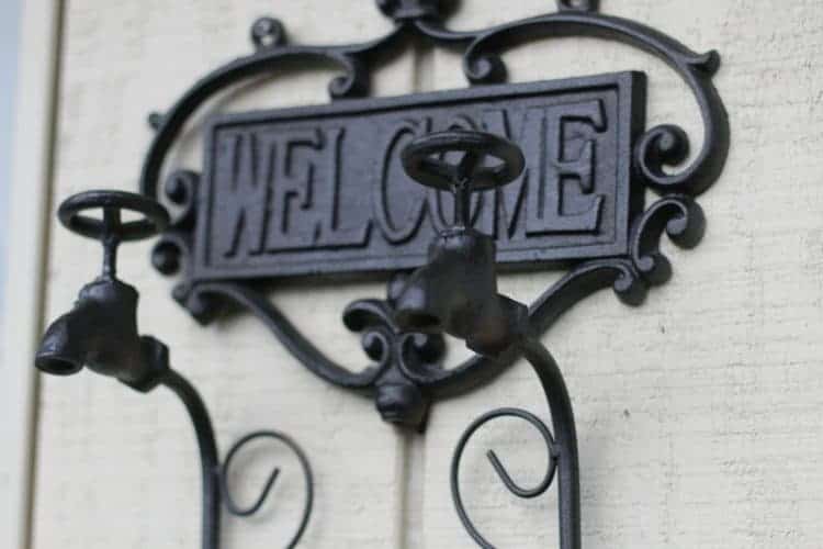 Easy Spray Paint Makeover - Outdoor Decor - The How-To Home