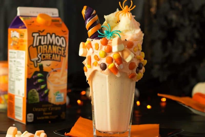 How-To Make a Halloween Inspired Milkshake | The How-To Home