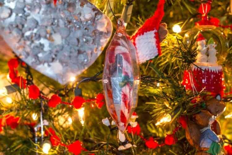 How to Make Your Very Own Mom Tree - The How-To Home