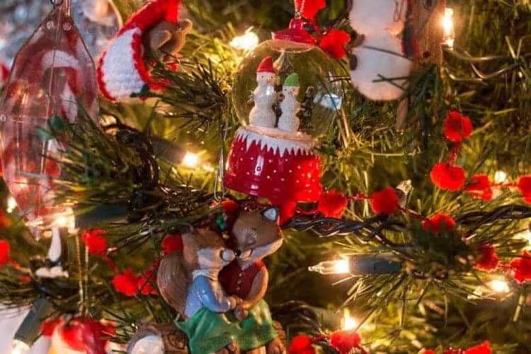 How to Make Your Very Own Mom Tree - The How-To Home