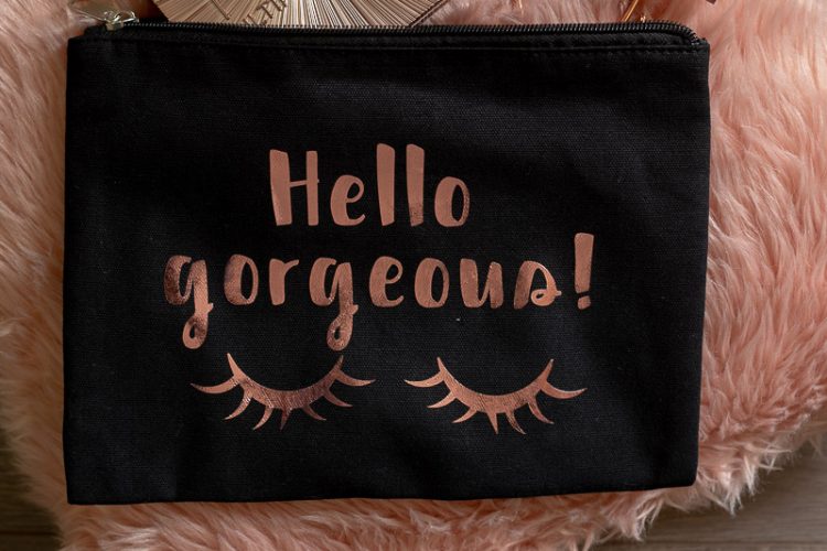 Hello Gorgeous Makeup Bag and Printable - The How-To Home