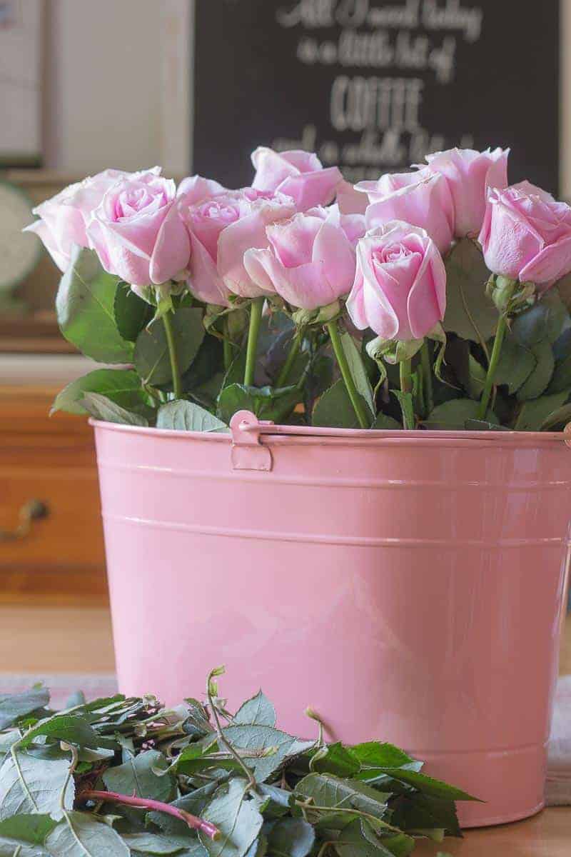 How-To Arrange Flowers in Large Containers - The How-To Home