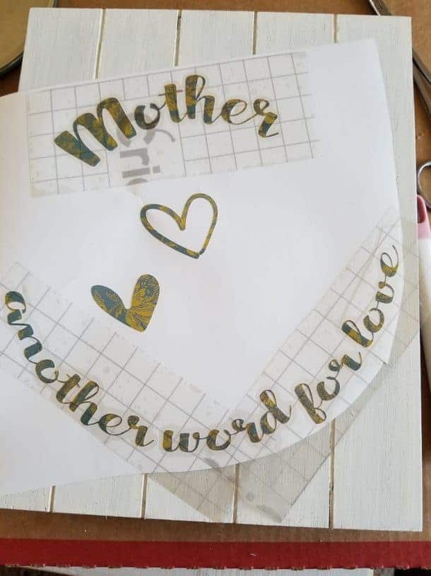 DIY Mother's Day SVG Sign with FREE SVG File - The How-To Home