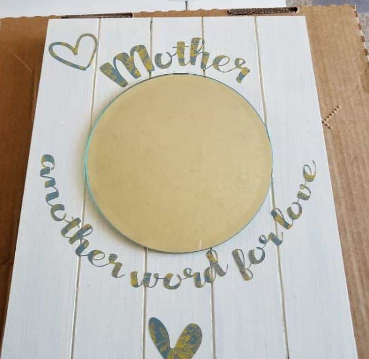 DIY Mother's Day SVG Sign with FREE SVG File - The How-To Home