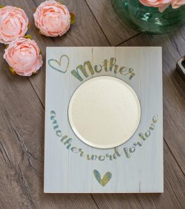 DIY Mother's Day SVG Sign with FREE SVG File - The How-To Home
