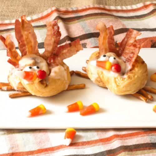 Thanksgiving Breakfast - Turkey Cinnamon Rolls - The How-To Home