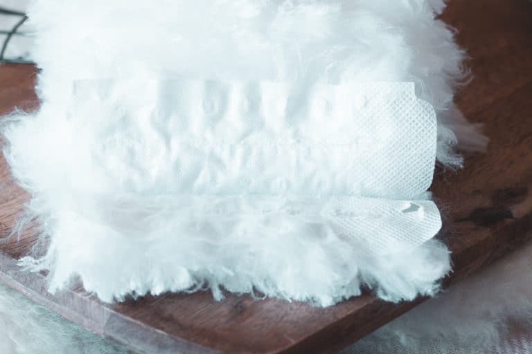 Dollar Store Duster Christmas Wreath - The How-To Home