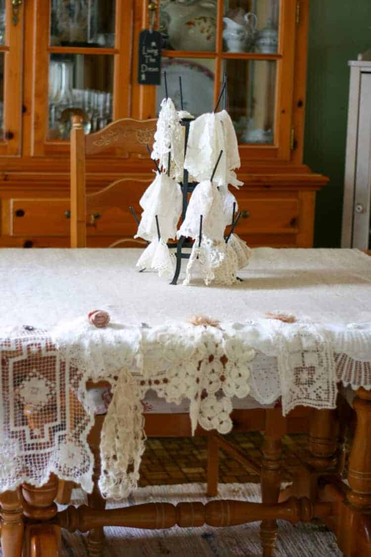 Shabby Chic Tablecloth Ideas That Won't Damage your Vintage Linens ...