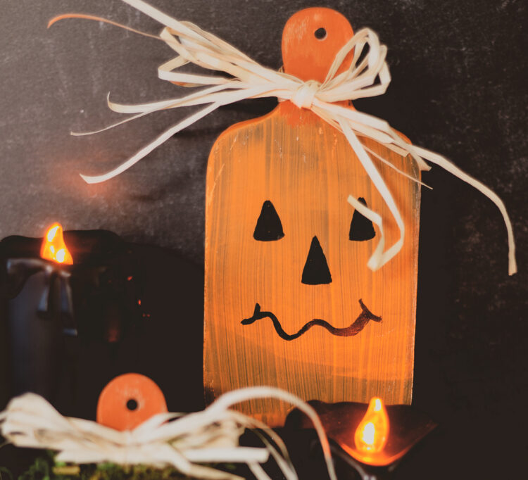 Primitive Pumpkin Cutting Board - The How-To Home