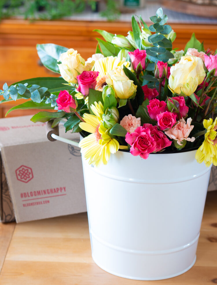 The Super Easy Way to Arrange Flowers - The How-To Home